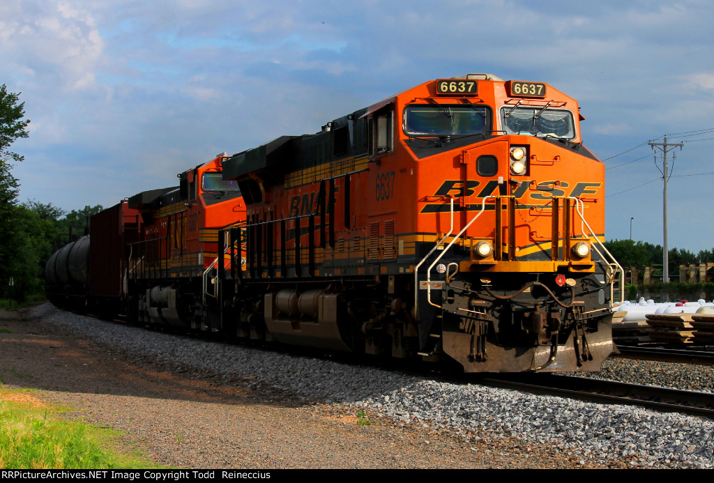 BNSF 6637